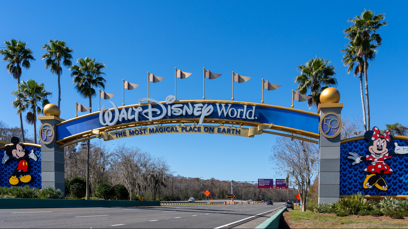 Disney’s Ultimate Money-Saving Hack: The 2026 Free Dining & Drinks ...